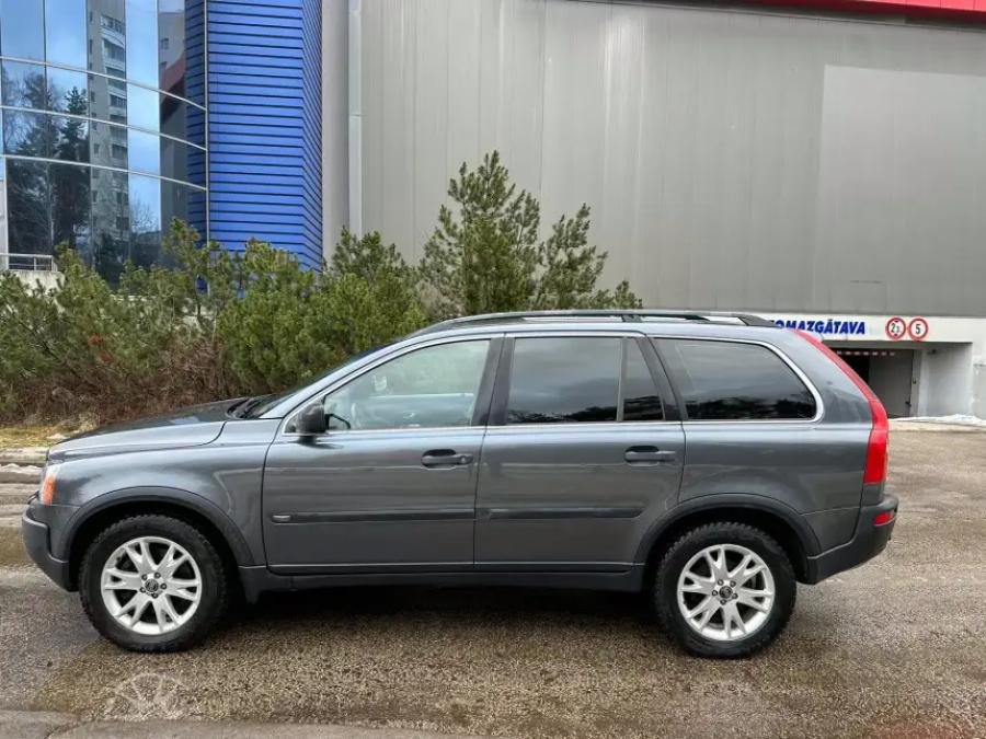 Grey Volvo XC90 2005 in Riga, with an engine capacity of 2.40 L and mileage of 384 thousand km for 3990 €, photo 5 on AUTOMOTO.COM.LV