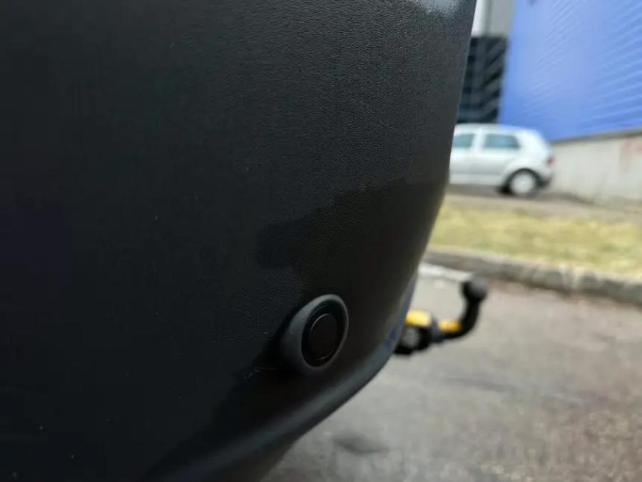 Grey Volvo XC90 2005 in Riga, with an engine capacity of 2.40 L and mileage of 384 thousand km for 3990 €, photo 7 on AUTOMOTO.COM.LV