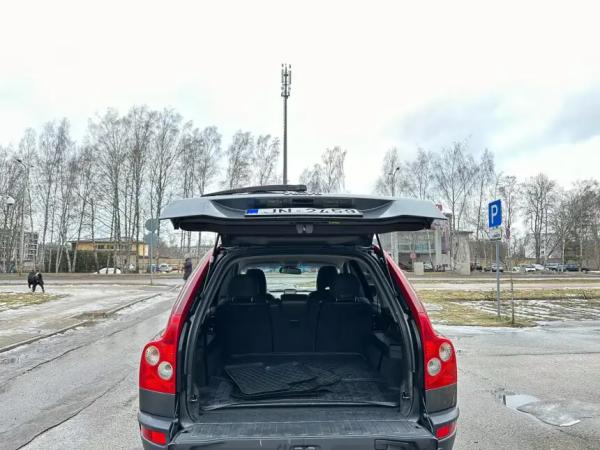 Grey Volvo XC90 2005 in Riga, with an engine capacity of 2.40 L and mileage of 384 thousand km for 3990 €, photo 8 on AUTOMOTO.COM.LV