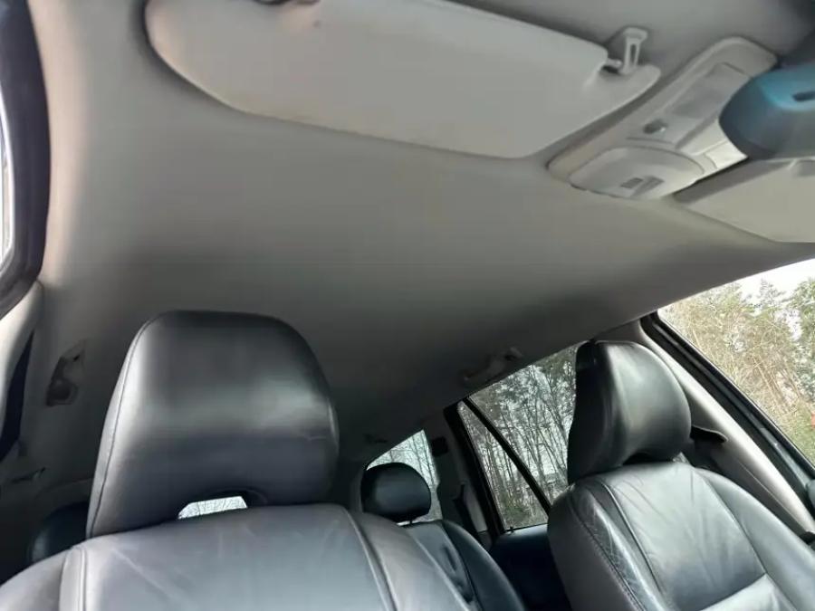 Grey Volvo XC90 2005 in Riga, with an engine capacity of 2.40 L and mileage of 384 thousand km for 3990 €, photo 15 on AUTOMOTO.COM.LV