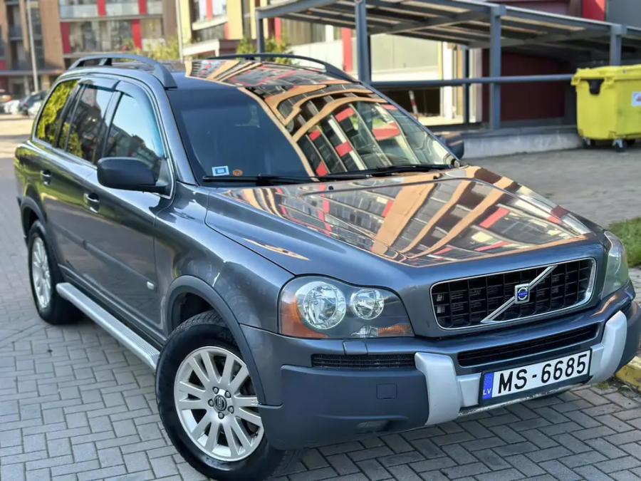 Grey Volvo XC90 2005 in Riga, with an engine capacity of 2.40 L and mileage of 377 thousand km for 4290 €, photo 1 on AUTOMOTO.COM.LV