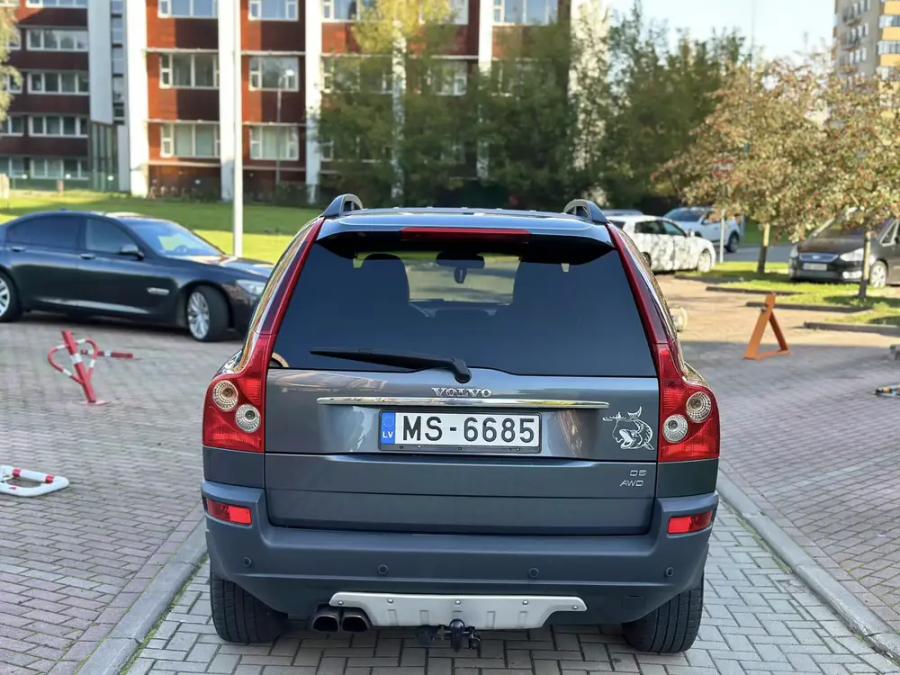 Grey Volvo XC90 2005 in Riga, with an engine capacity of 2.40 L and mileage of 377 thousand km for 4290 €, photo 4 on AUTOMOTO.COM.LV