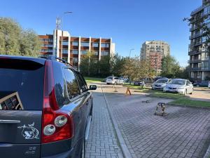 Grey Volvo XC90 2005 in Riga, with an engine capacity of 2.40 L and mileage of 377 thousand km for 4290 €, photo 6 on AUTOMOTO.COM.LV