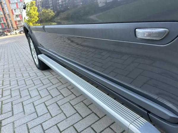 Grey Volvo XC90 2005 in Riga, with an engine capacity of 2.40 L and mileage of 377 thousand km for 4290 €, photo 10 on AUTOMOTO.COM.LV