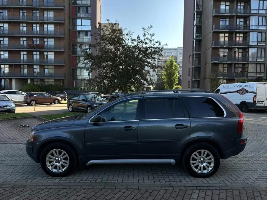 Grey Volvo XC90 2005 in Riga, with an engine capacity of 2.40 L and mileage of 377 thousand km for 4290 €, photo 12 on AUTOMOTO.COM.LV