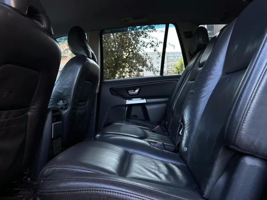 Grey Volvo XC90 2005 in Riga, with an engine capacity of 2.40 L and mileage of 377 thousand km for 4290 €, photo 17 on AUTOMOTO.COM.LV