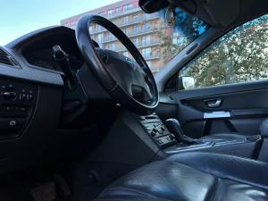 Grey Volvo XC90 2005 in Riga, with an engine capacity of 2.40 L and mileage of 377 thousand km for 4290 €, photo 20 on AUTOMOTO.COM.LV