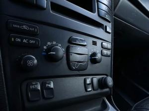Grey Volvo XC90 2005 in Riga, with an engine capacity of 2.40 L and mileage of 377 thousand km for 4290 €, photo 24 on AUTOMOTO.COM.LV