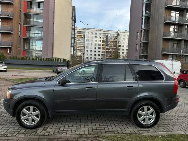 Grey Volvo XC90 2005 in Riga, with an engine capacity of 2.40 L and mileage of 263 thousand km for 3990 €, photo 2 on AUTOMOTO.COM.LV