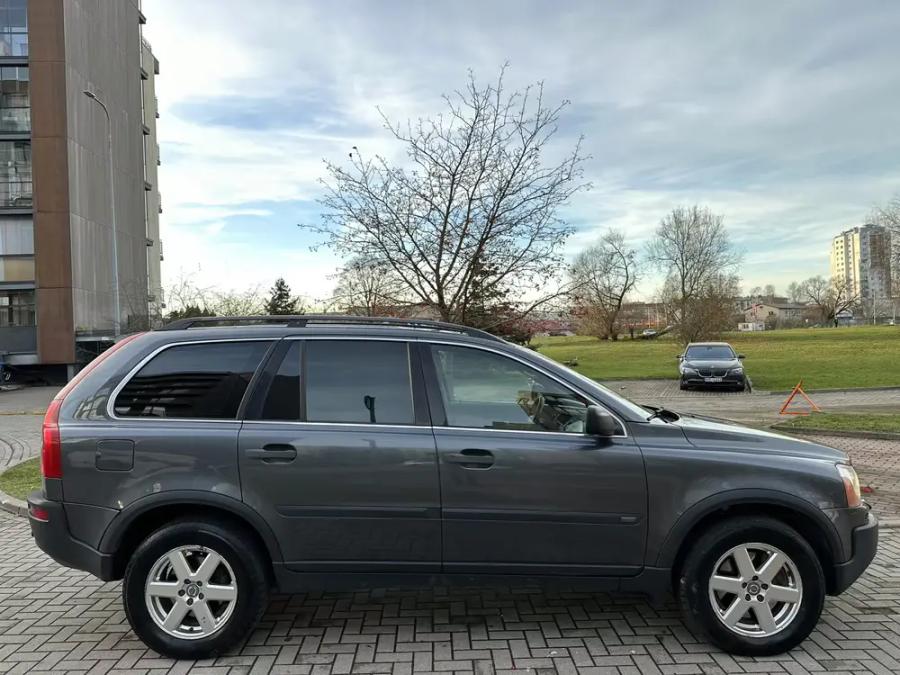 Grey Volvo XC90 2005 in Riga, with an engine capacity of 2.40 L and mileage of 263 thousand km for 3990 €, photo 5 on AUTOMOTO.COM.LV