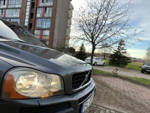 Grey Volvo XC90 2005 in Riga, with an engine capacity of 2.40 L and mileage of 263 thousand km for 3990 €, photo 6 on AUTOMOTO.COM.LV