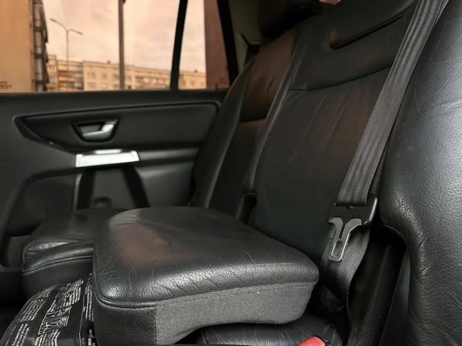 Grey Volvo XC90 2005 in Riga, with an engine capacity of 2.40 L and mileage of 263 thousand km for 3990 €, photo 21 on AUTOMOTO.COM.LV