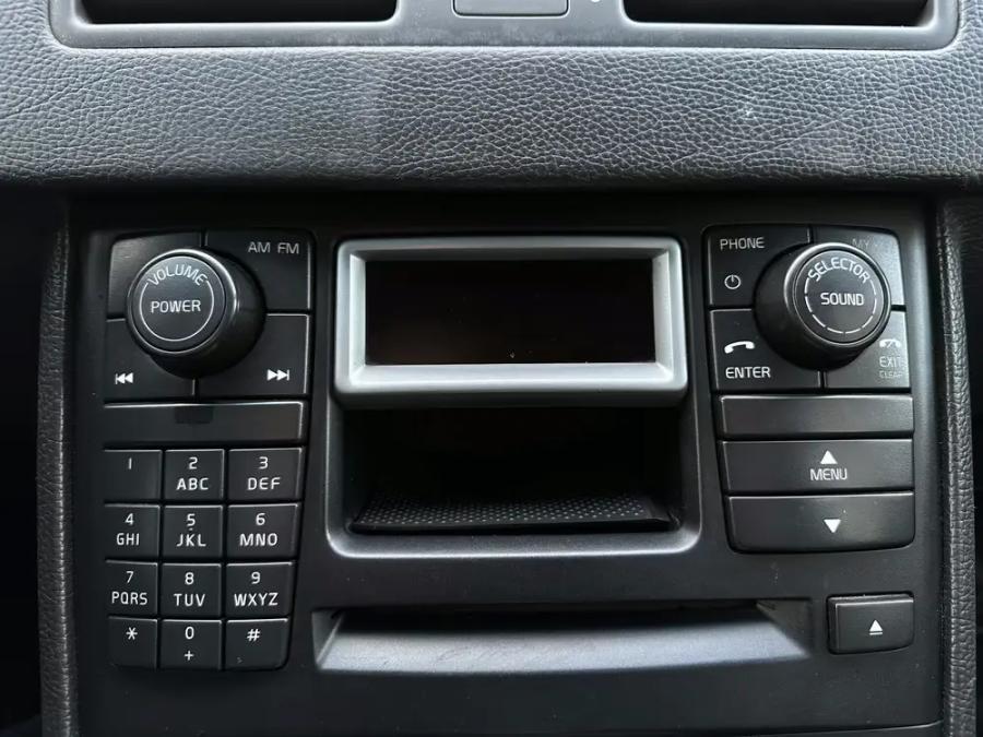 Grey Volvo XC90 2005 in Riga, with an engine capacity of 2.40 L and mileage of 263 thousand km for 3990 €, photo 29 on AUTOMOTO.COM.LV