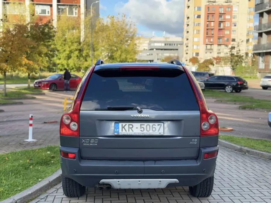 Grey Volvo XC90 2005 in Riga, with an engine capacity of 2.40 L and mileage of 310 thousand km for 3990 €, photo 5 on AUTOMOTO.COM.LV