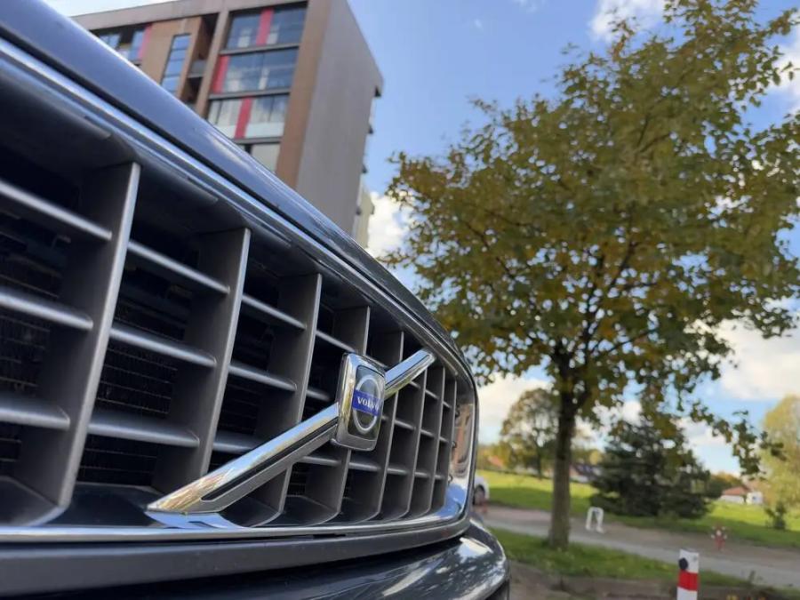 Grey Volvo XC90 2005 in Riga, with an engine capacity of 2.40 L and mileage of 310 thousand km for 3990 €, photo 6 on AUTOMOTO.COM.LV