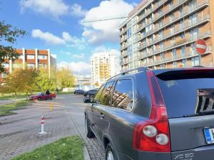 Grey Volvo XC90 2005 in Riga, with an engine capacity of 2.40 L and mileage of 310 thousand km for 3990 €, photo 9 on AUTOMOTO.COM.LV