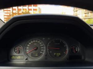 Grey Volvo XC90 2005 in Riga, with an engine capacity of 2.40 L and mileage of 310 thousand km for 3990 €, photo 30 on AUTOMOTO.COM.LV