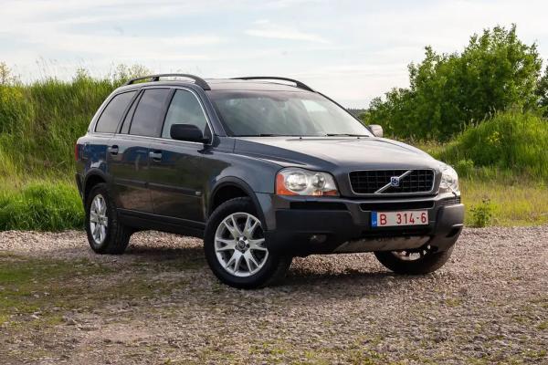 Pelēks Volvo XC90 2005 Rīga, ar dzinēja tilpumu 2.40 L un nobraukumu 335 tūkst. km par 5995 €, foto 1 vietnē AUTOMOTO.COM.LV