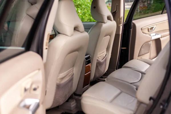 Pelēks Volvo XC90 2005 Rīga, ar dzinēja tilpumu 2.40 L un nobraukumu 335 tūkst. km par 5995 €, foto 7 vietnē AUTOMOTO.COM.LV