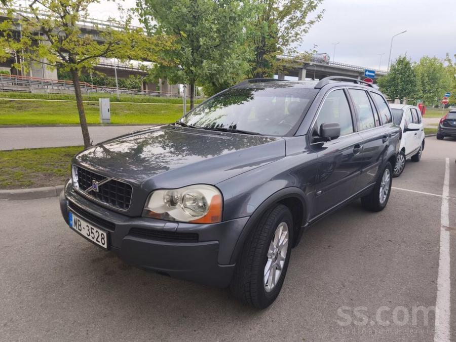 Grey Volvo XC90 2005 in Riga, with an engine capacity of 2.40 L and mileage of 287 thousand km for 4950 €, photo 1 on AUTOMOTO.COM.LV