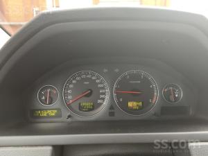 Grey Volvo XC90 2005 in Riga, with an engine capacity of 2.40 L and mileage of 287 thousand km for 4950 €, photo 4 on AUTOMOTO.COM.LV