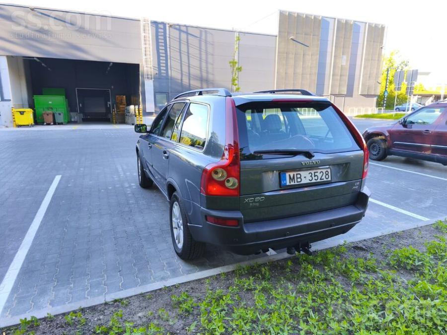 Grey Volvo XC90 2005 in Riga, with an engine capacity of 2.40 L and mileage of 287 thousand km for 4950 €, photo 5 on AUTOMOTO.COM.LV