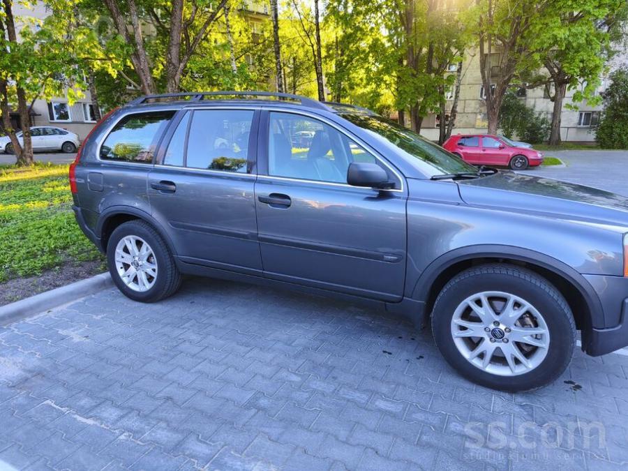 Grey Volvo XC90 2005 in Riga, with an engine capacity of 2.40 L and mileage of 287 thousand km for 4950 €, photo 7 on AUTOMOTO.COM.LV