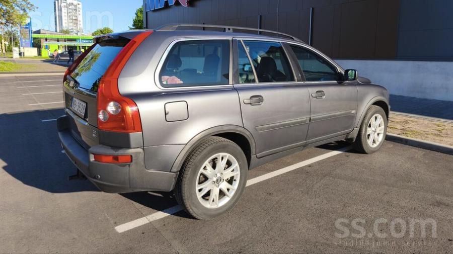 Grey Volvo XC90 2005 in Riga, with an engine capacity of 2.40 L and mileage of 287 thousand km for 4950 €, photo 9 on AUTOMOTO.COM.LV