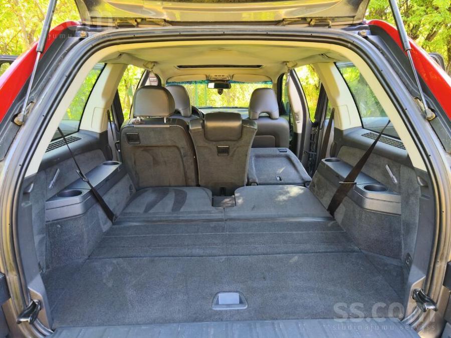 Grey Volvo XC90 2005 in Riga, with an engine capacity of 2.40 L and mileage of 287 thousand km for 4950 €, photo 12 on AUTOMOTO.COM.LV