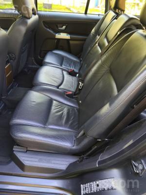 Grey Volvo XC90 2005 in Riga, with an engine capacity of 2.40 L and mileage of 287 thousand km for 4950 €, photo 14 on AUTOMOTO.COM.LV