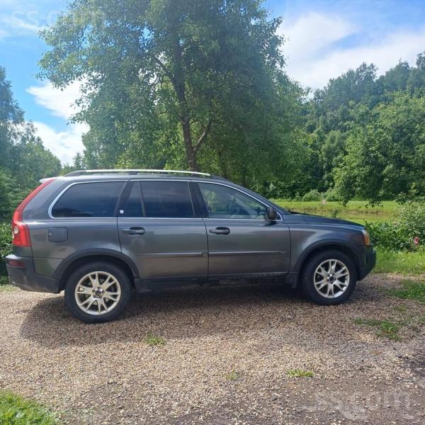 Pelēks Volvo XC90 2005 Rēzekne, ar dzinēja tilpumu 2.40 L un nobraukumu 319 tūkst. km par 3900 €, foto 4 vietnē AUTOMOTO.COM.LV