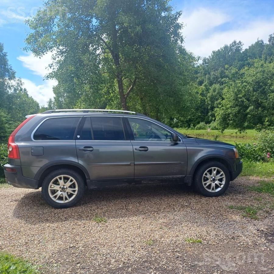 Grey Volvo XC90 2005 in Rezekne, with an engine capacity of 2.40 L and mileage of 319 thousand km for 3900 €, photo 5 on AUTOMOTO.COM.LV