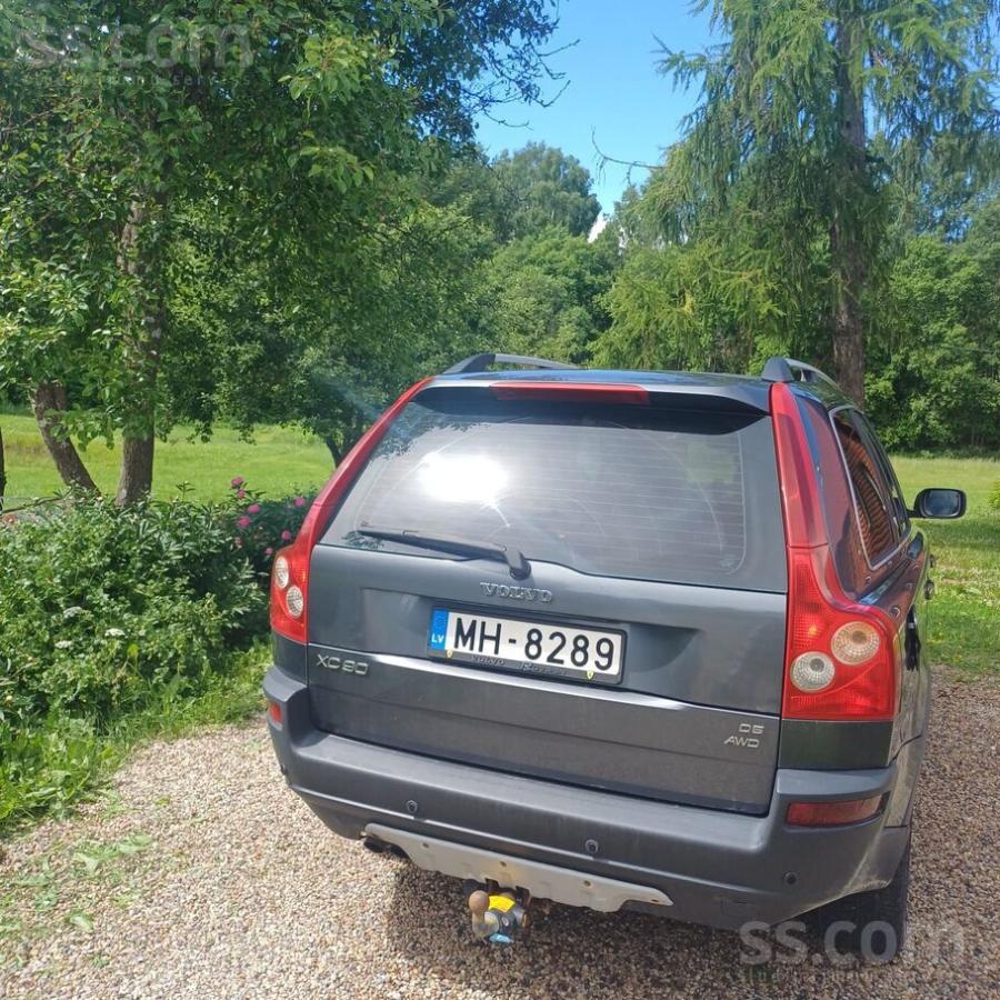 Grey Volvo XC90 2005 in Rezekne, with an engine capacity of 2.40 L and mileage of 319 thousand km for 3900 €, photo 6 on AUTOMOTO.COM.LV