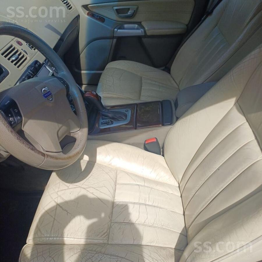 Grey Volvo XC90 2005 in Rezekne, with an engine capacity of 2.40 L and mileage of 319 thousand km for 3900 €, photo 8 on AUTOMOTO.COM.LV