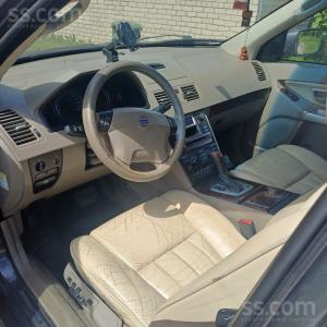 Grey Volvo XC90 2005 in Rezekne, with an engine capacity of 2.40 L and mileage of 319 thousand km for 3900 €, photo 9 on AUTOMOTO.COM.LV