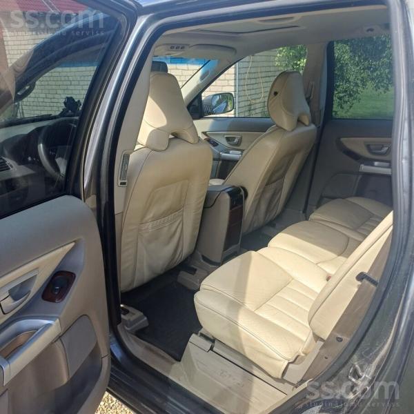 Pelēks Volvo XC90 2005 Rēzekne, ar dzinēja tilpumu 2.40 L un nobraukumu 319 tūkst. km par 3900 €, foto 10 vietnē AUTOMOTO.COM.LV