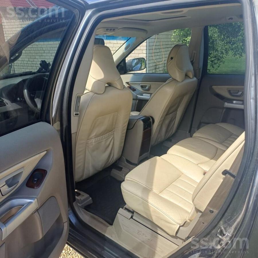 Grey Volvo XC90 2005 in Rezekne, with an engine capacity of 2.40 L and mileage of 319 thousand km for 3900 €, photo 11 on AUTOMOTO.COM.LV