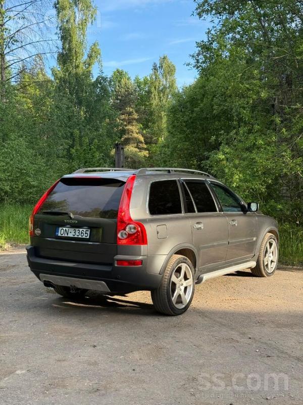 Pelēks Volvo XC90 2005 Ogre, ar dzinēja tilpumu 2.40 L un nobraukumu 442 tūkst. km par 4000 €, foto 1 vietnē AUTOMOTO.COM.LV
