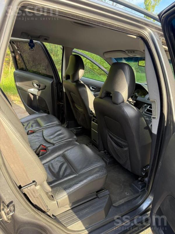 Pelēks Volvo XC90 2005 Ogre, ar dzinēja tilpumu 2.40 L un nobraukumu 442 tūkst. km par 4000 €, foto 6 vietnē AUTOMOTO.COM.LV