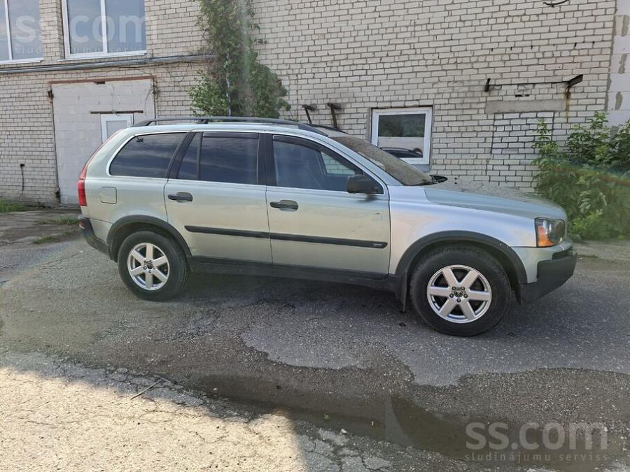 Grey Volvo XC90 2005 in Riga, with an engine capacity of 2.40 L and mileage of 314 thousand km for 1650 €, photo 4 on AUTOMOTO.COM.LV