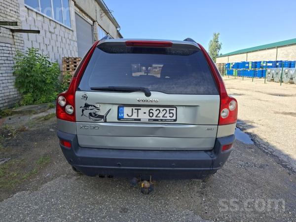 Grey Volvo XC90 2005 in Riga, with an engine capacity of 2.40 L and mileage of 314 thousand km for 1650 €, photo 5 on AUTOMOTO.COM.LV
