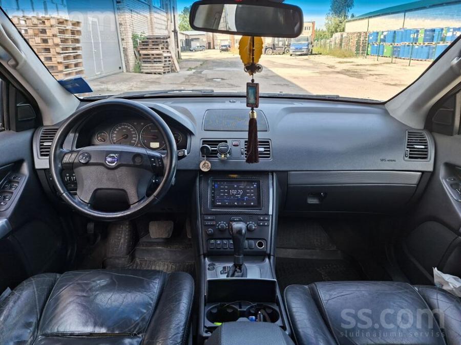 Grey Volvo XC90 2005 in Riga, with an engine capacity of 2.40 L and mileage of 314 thousand km for 1650 €, photo 9 on AUTOMOTO.COM.LV