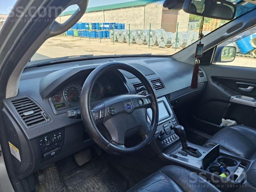Grey Volvo XC90 2005 in Riga, with an engine capacity of 2.40 L and mileage of 314 thousand km for 1650 €, photo 11 on AUTOMOTO.COM.LV