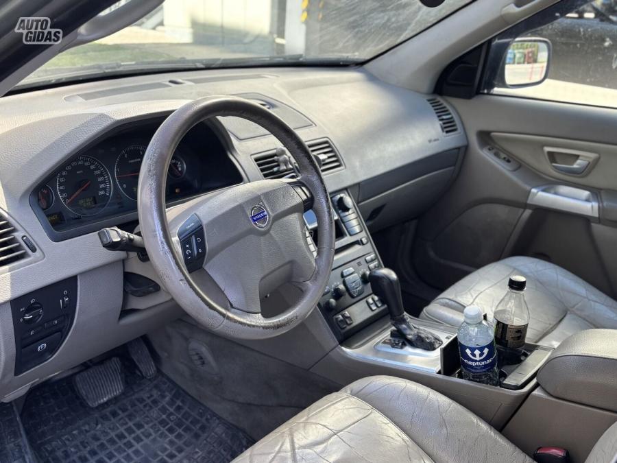 Grey Volvo XC90 2005 in Kaunas, with an engine capacity of 2.40 L and mileage of 380 thousand km for 2000 €, photo 9 on AUTOMOTO.COM.LV