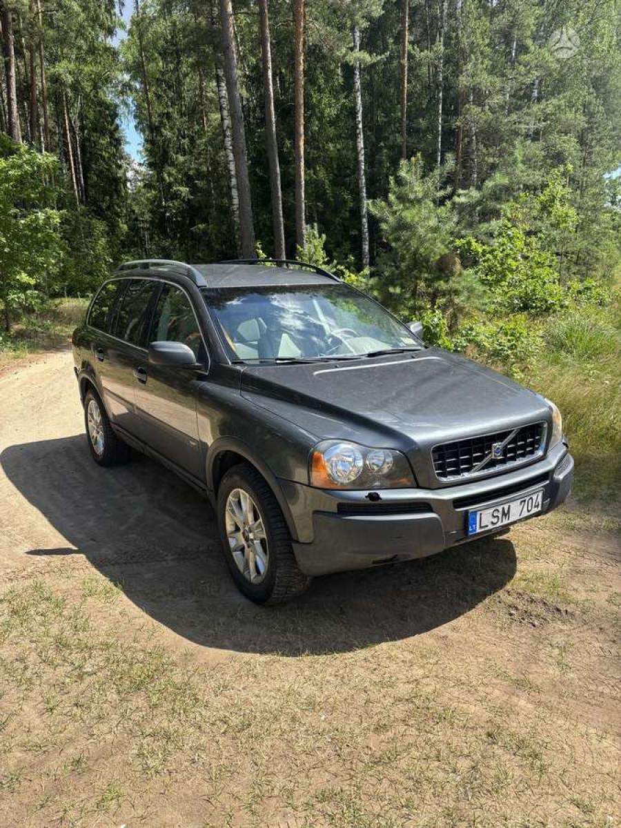 Grey Volvo XC90 2005 in Kazlu Ruda, with an engine capacity of 2.40 L and mileage of 402 thousand km for 2700 €, photo 1 on AUTOMOTO.COM.LV