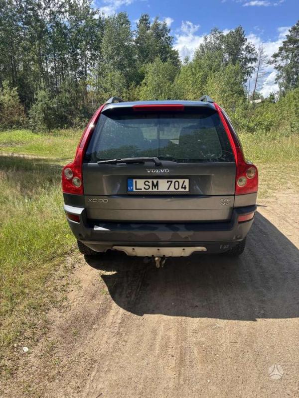 Grey Volvo XC90 2005 in Kazlu Ruda, with an engine capacity of 2.40 L and mileage of 402 thousand km for 2700 €, photo 3 on AUTOMOTO.COM.LV