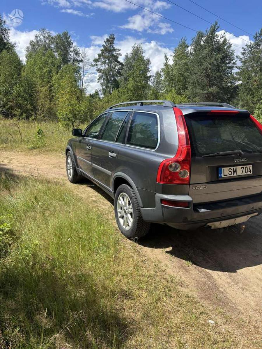 Grey Volvo XC90 2005 in Kazlu Ruda, with an engine capacity of 2.40 L and mileage of 402 thousand km for 2700 €, photo 5 on AUTOMOTO.COM.LV