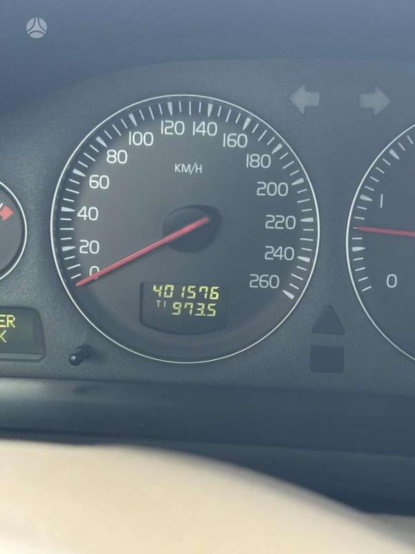 Grey Volvo XC90 2005 in Kazlu Ruda, with an engine capacity of 2.40 L and mileage of 402 thousand km for 2700 €, photo 7 on AUTOMOTO.COM.LV