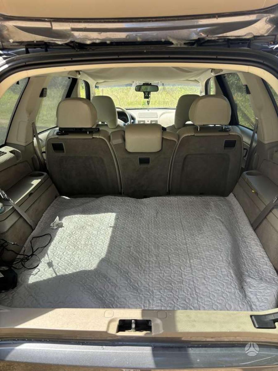 Grey Volvo XC90 2005 in Kazlu Ruda, with an engine capacity of 2.40 L and mileage of 402 thousand km for 2700 €, photo 10 on AUTOMOTO.COM.LV