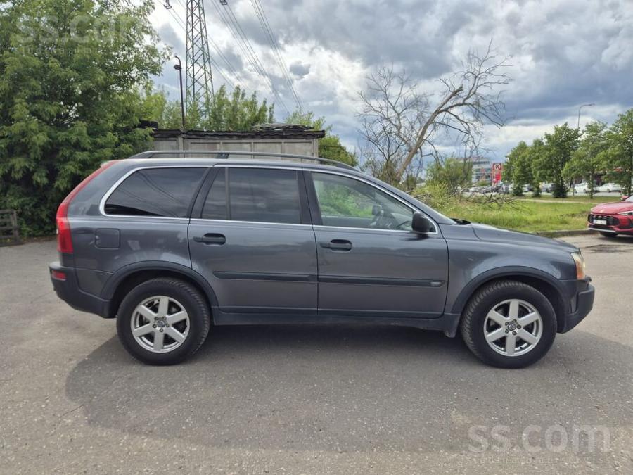 Grey Volvo XC90 2005 in Riga, with an engine capacity of 2.40 L and mileage of 406 thousand km for 3690 €, photo 6 on AUTOMOTO.COM.LV